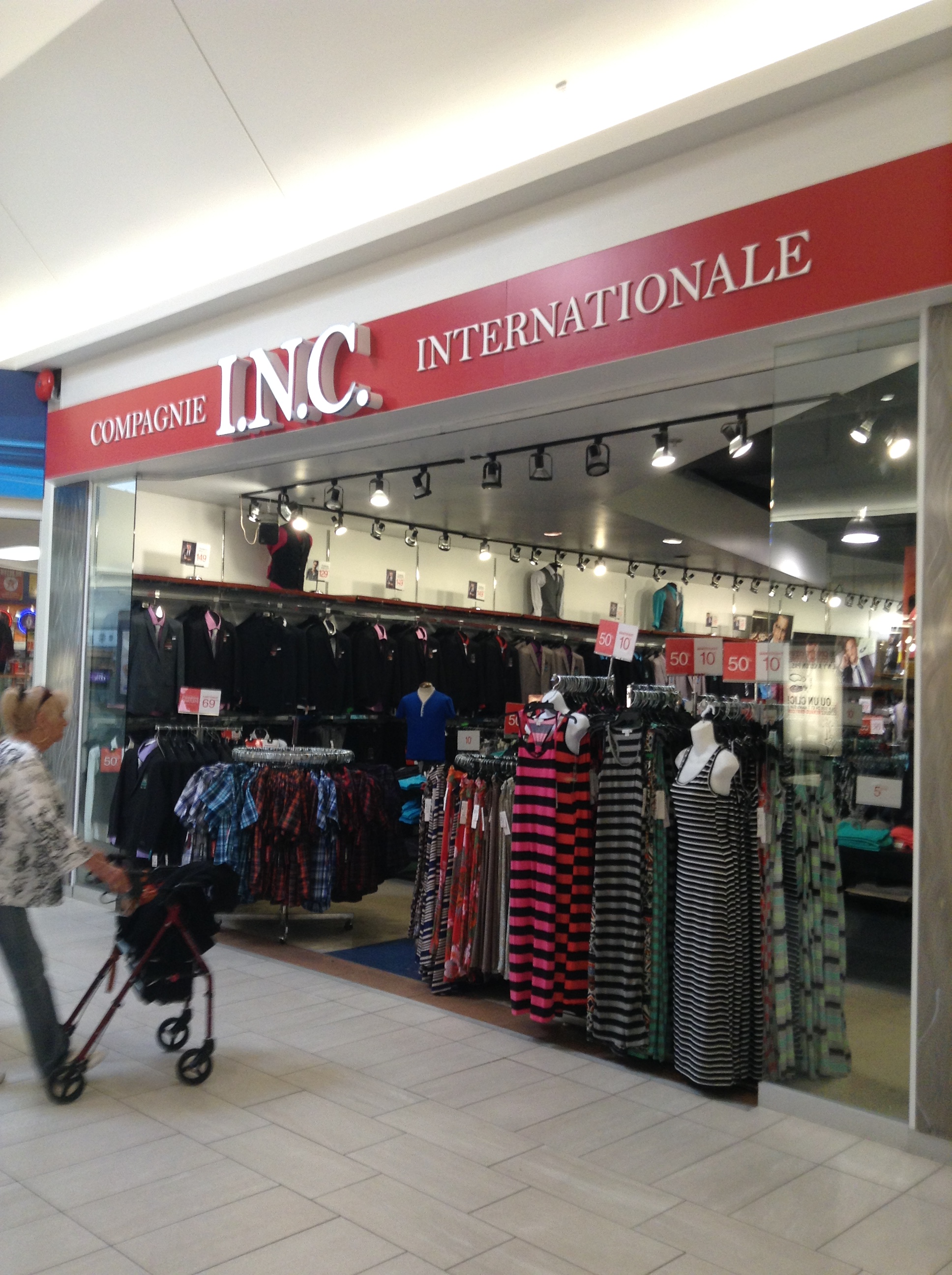 Le centre d’achats du mois : le Centre Laval - URBANIA