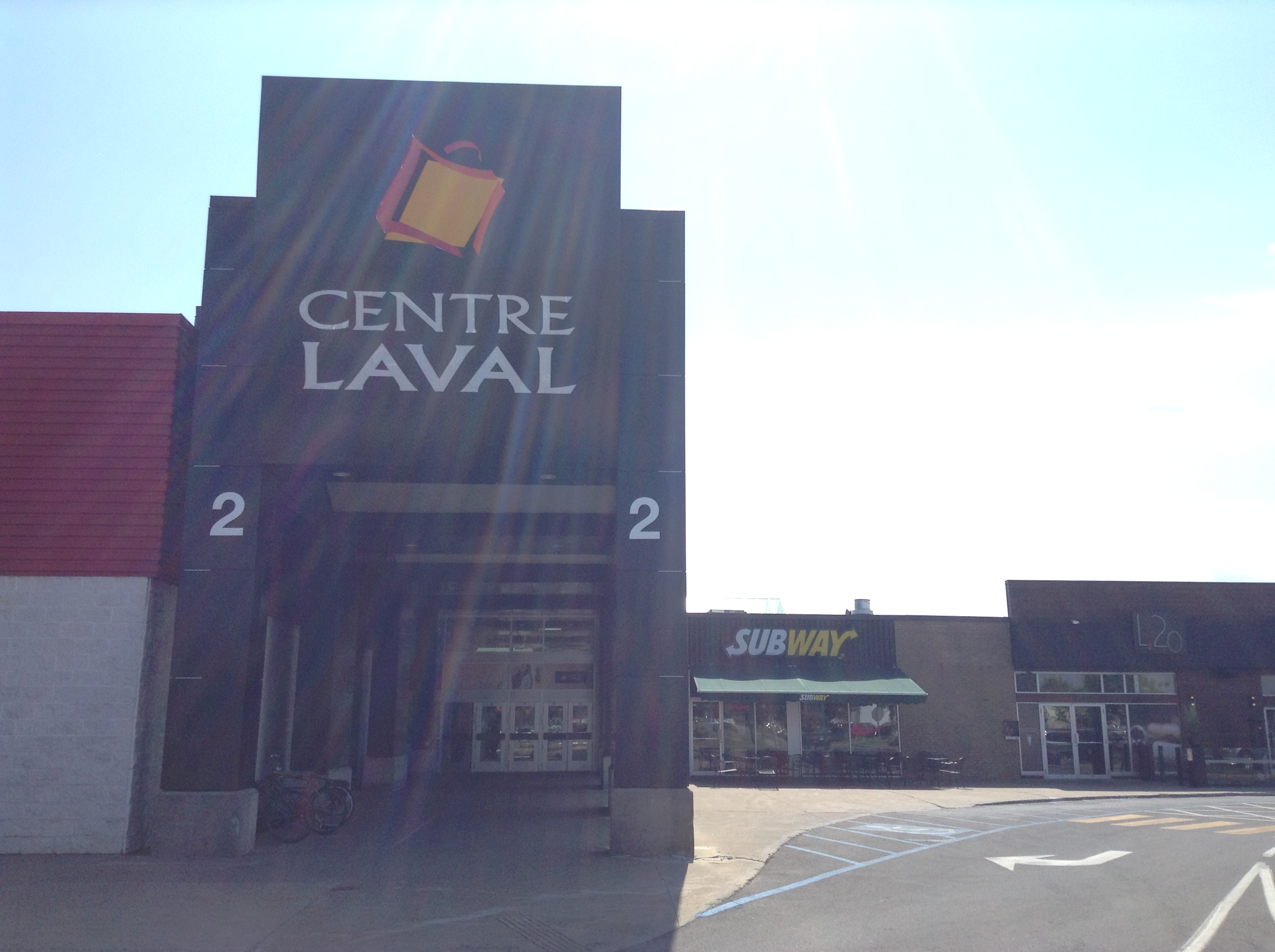 Le centre d’achats du mois : le Centre Laval - URBANIA