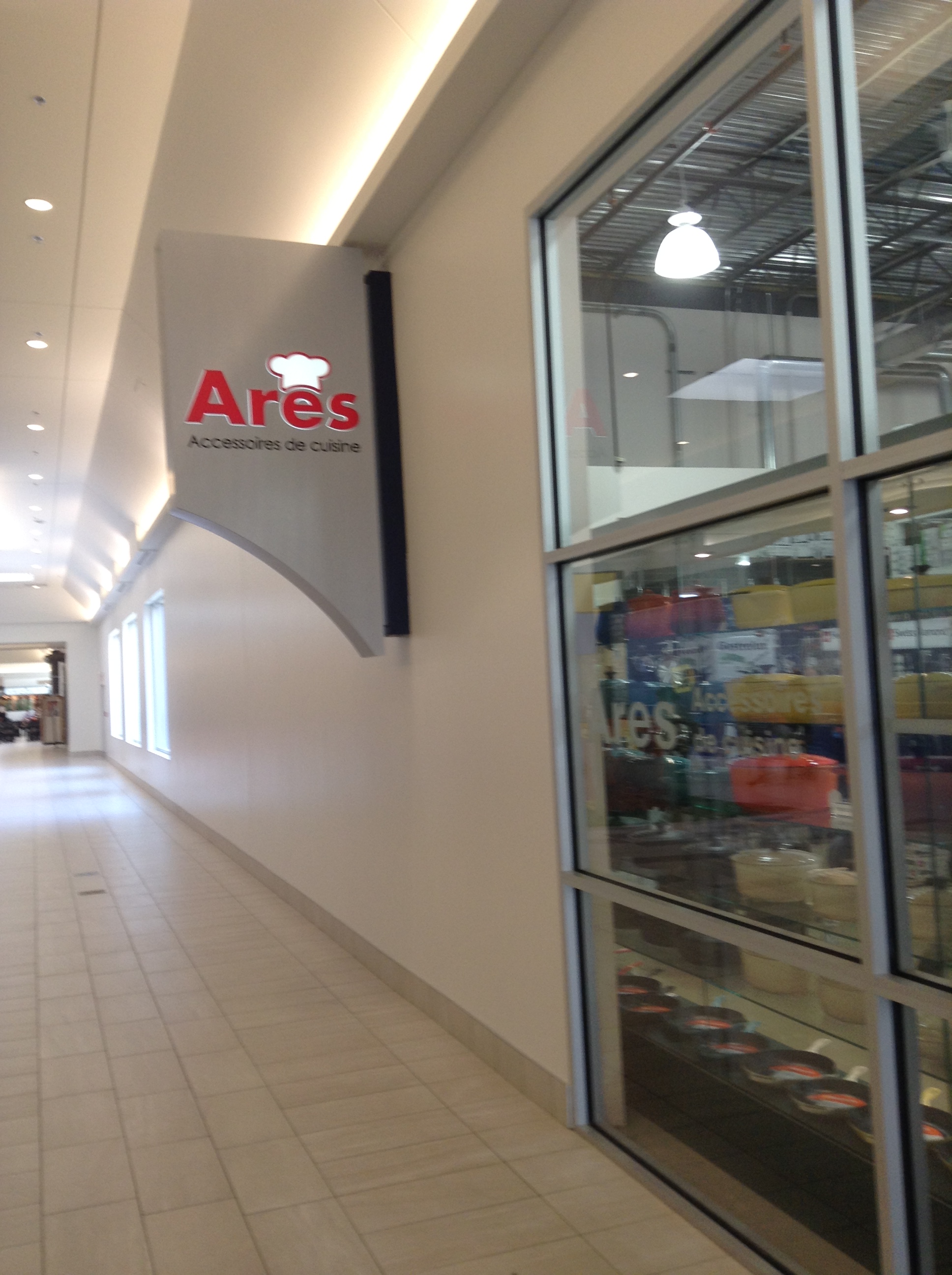 Le centre d’achats du mois : le Centre Laval - URBANIA