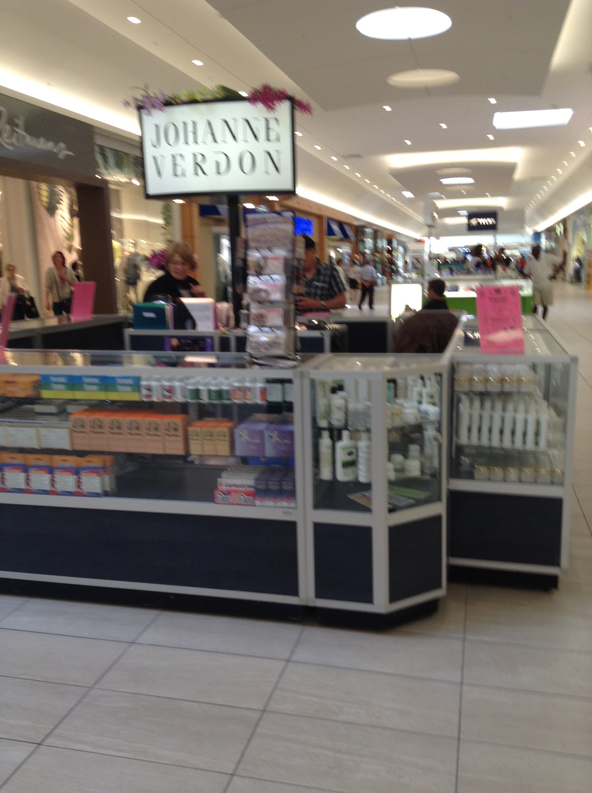 Le centre d’achats du mois : le Centre Laval - URBANIA