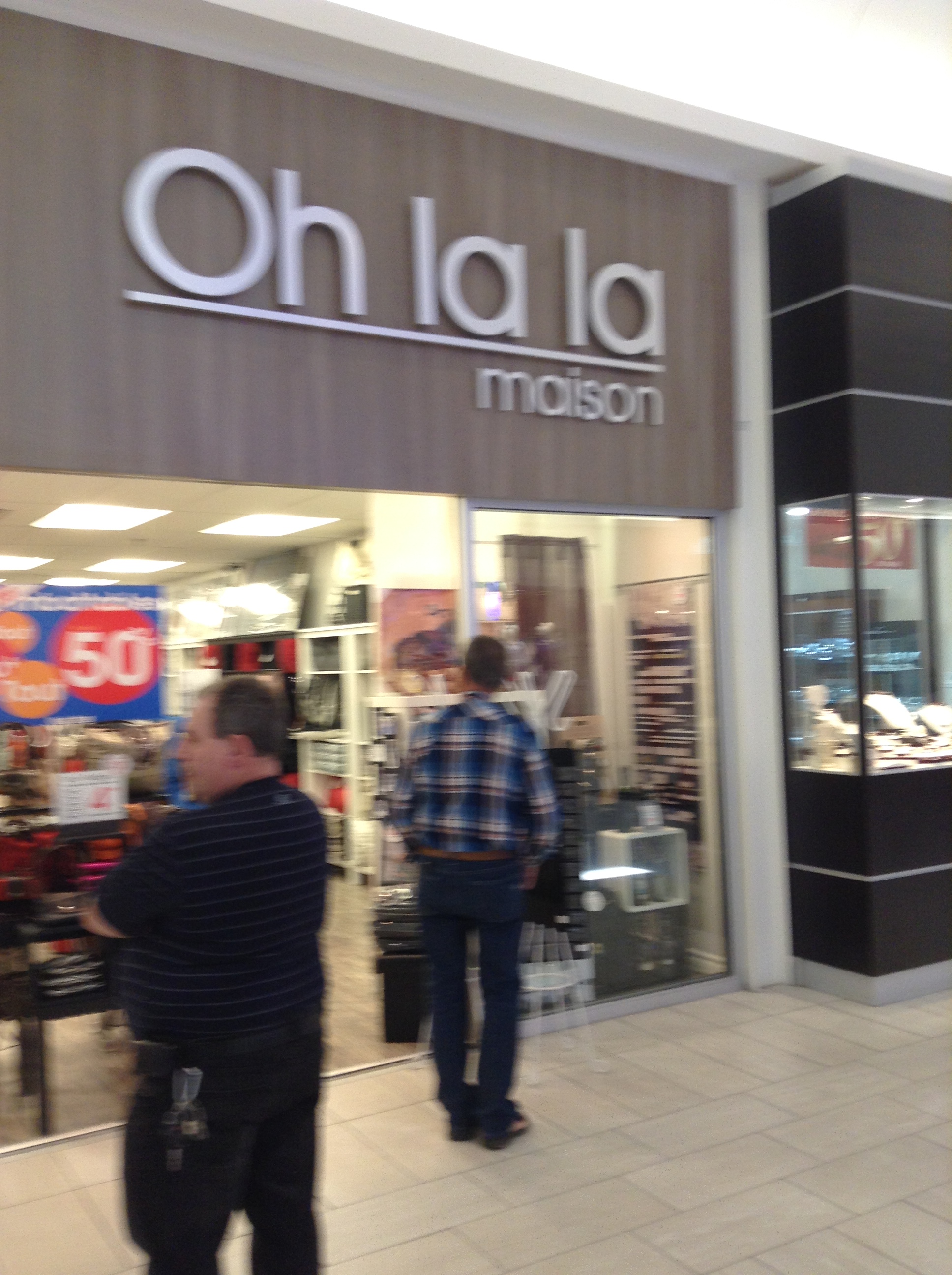 Le centre d’achats du mois : le Centre Laval - URBANIA