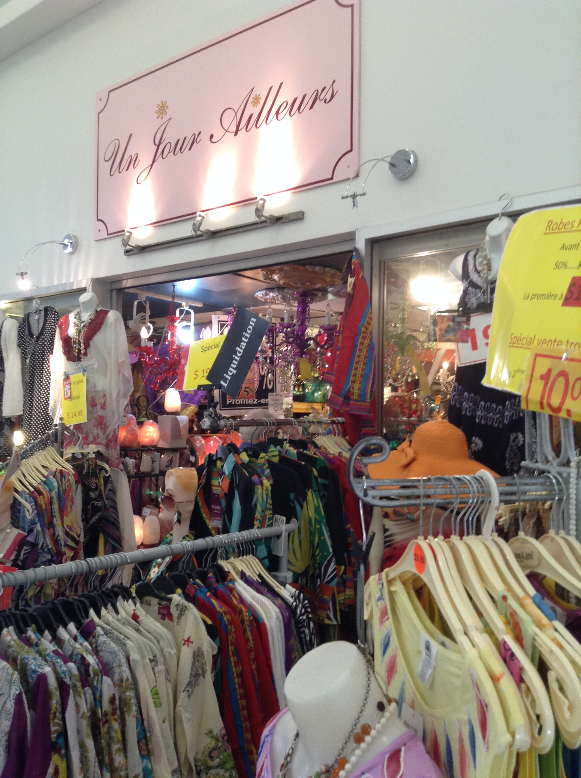 Le centre d’achats du mois : le Centre Laval - URBANIA