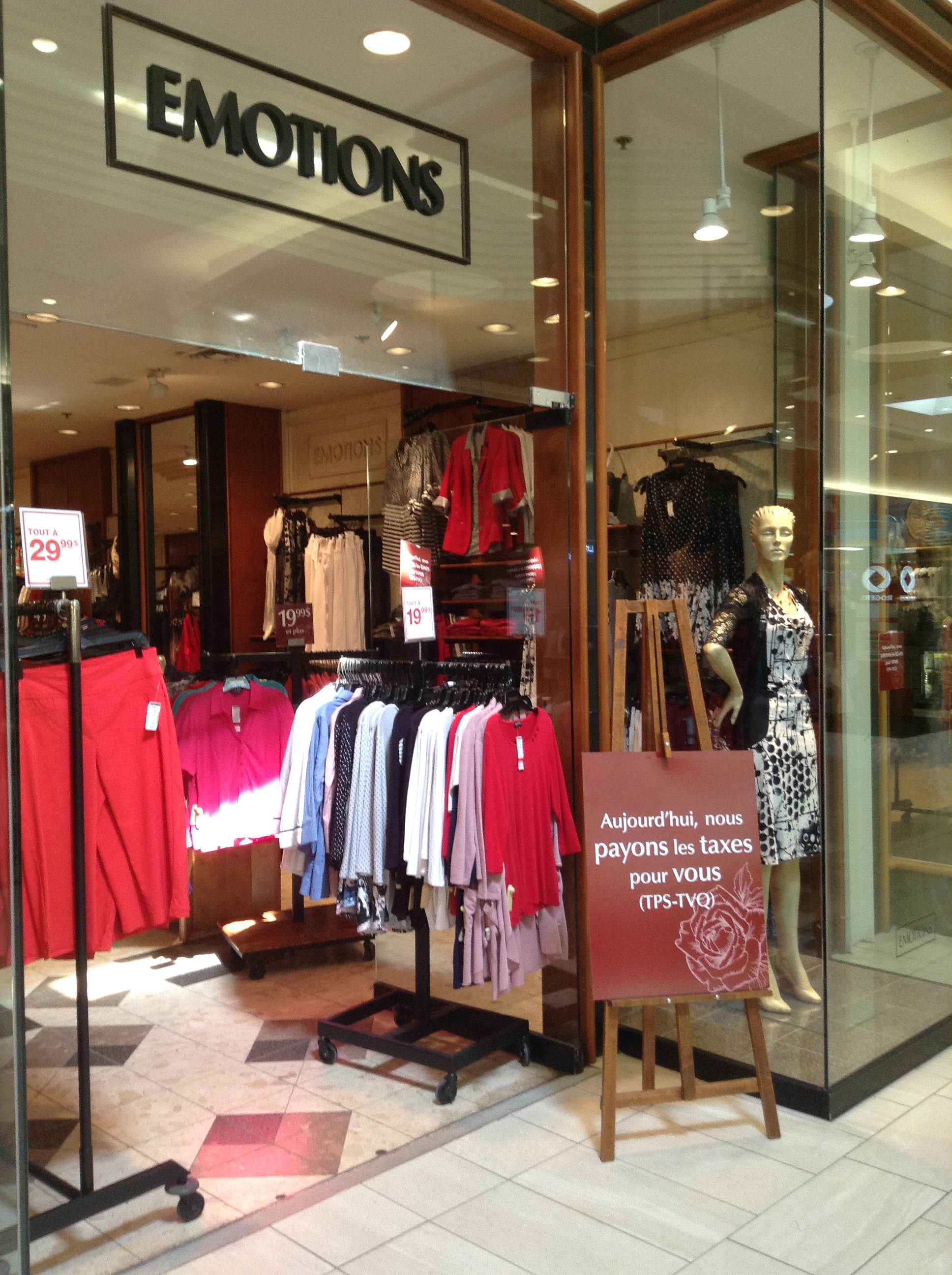 Le centre d’achats du mois : le Centre Laval - URBANIA