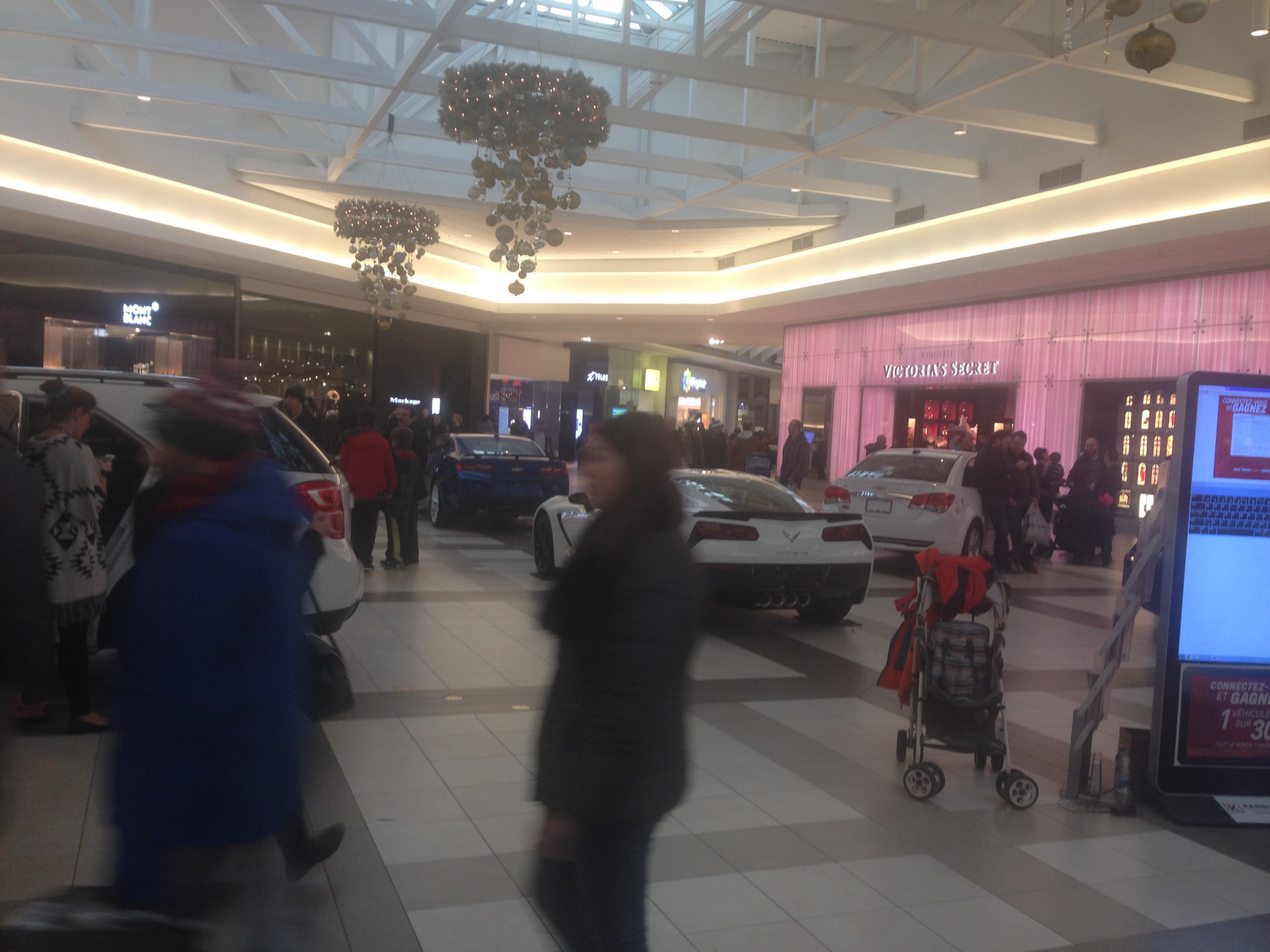 Le centre d’achats du mois : Carrefour Laval - URBANIA