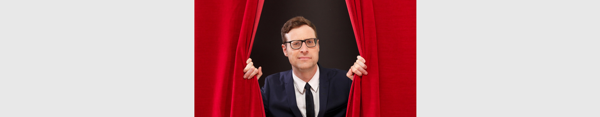 Complète la phrase….avec Louis T, humoriste à cravate - URBANIA